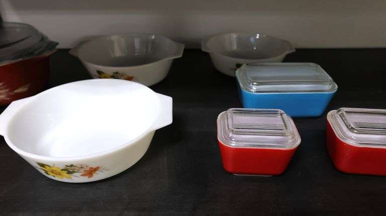 Lot of Vintage Style Pyrex Dishes - Dixon's Auction at Crumpton