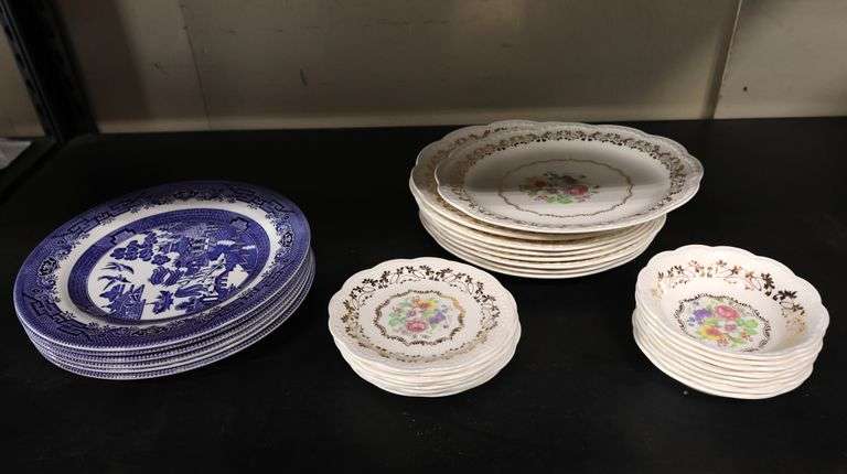 Lot of Blue Willow & Stetson China Dishes - Dixon's Auction at Crumpton