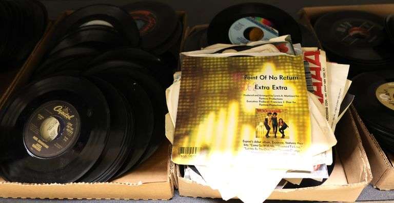 Collection of Vintage 45 Records - Dixon's Auction at Crumpton