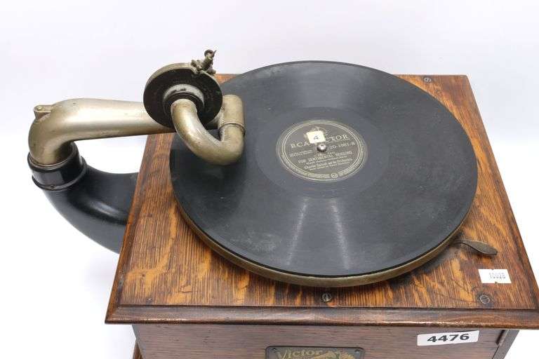 Antique Victor Vv-IV Victoria Record Player - Dixon's Auction at Crumpton