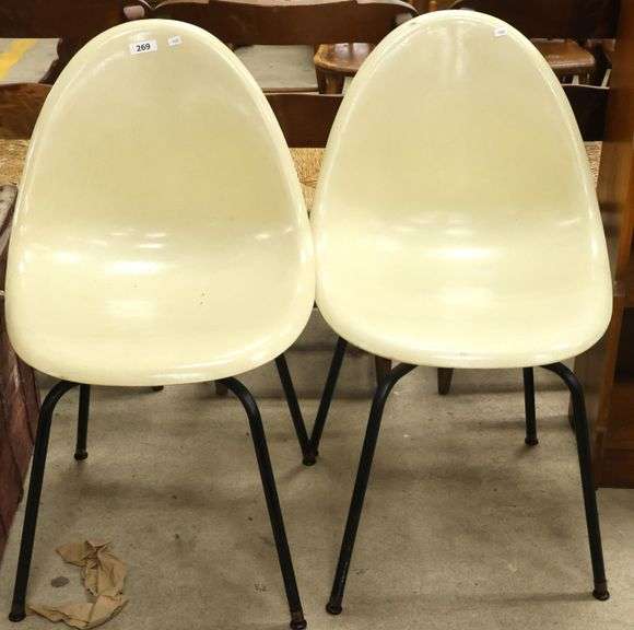 Pair MCM Molded Plastic Chairs - Dixon's Auction at Crumpton