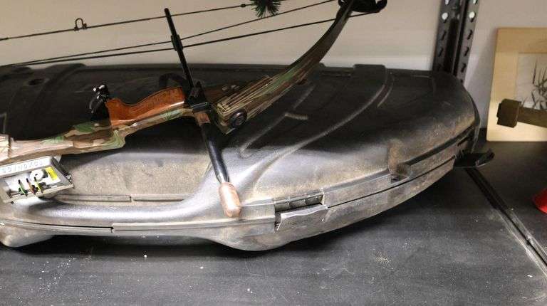 Mathews Compound Bow & Hard Case - Dixon's Auction at Crumpton