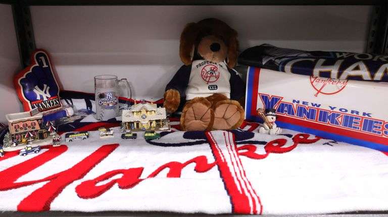 Lot of NY Yankees Baseball Memorabilia - Dixon's Auction at Crumpton