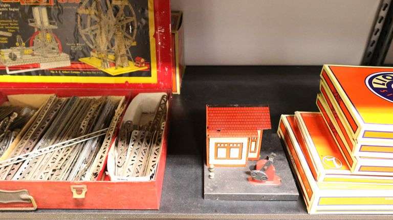Vintage Erector Set & Lionel Train Set Buildings & Parts - Dixon's ...
