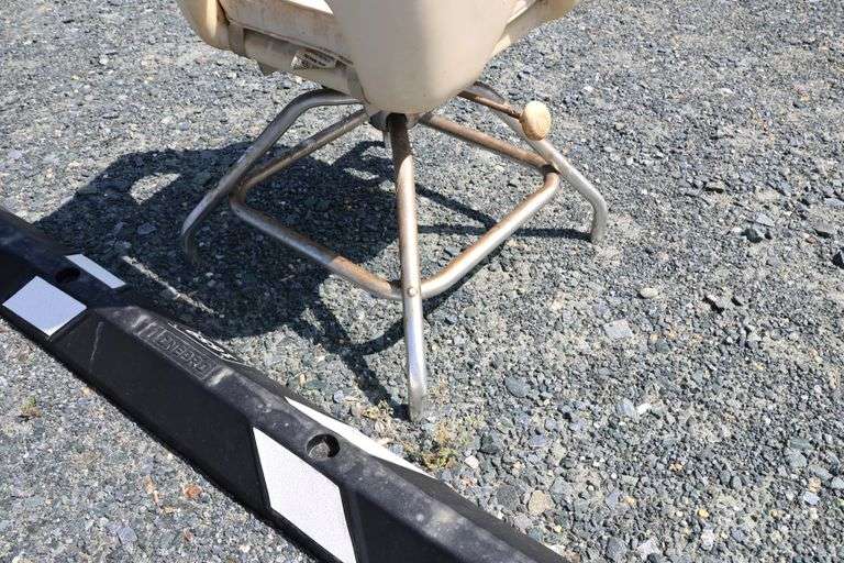 Vintage Fighting Chair - Dixon's Auction at Crumpton