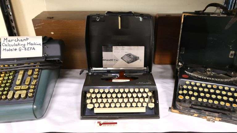 Lot of Vintage Typewriters & Adding Machines - Dixon's Auction at Crumpton