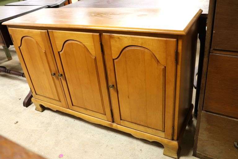 Vintage Farmhouse Maple Console - Dixon's Auction at Crumpton