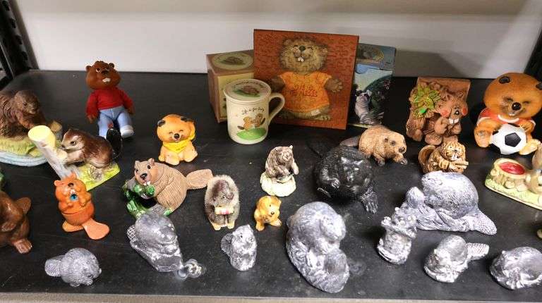 Lot of Vintage & Modern Beaver Figurines - Dixon's Auction at Crumpton