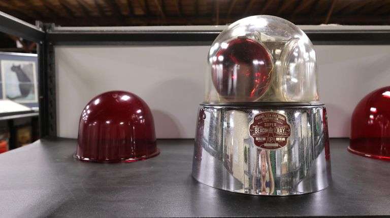 Vintage Emergency Vehicle Beacon Ray Siren / Signal Light + Red Domes ...