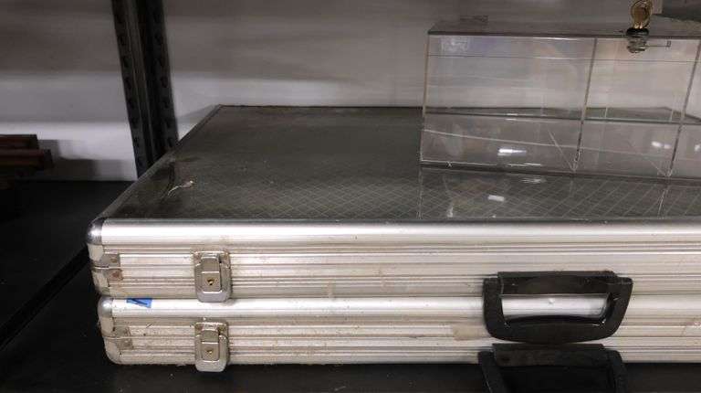 Lot of Table Top Display Cases - Dixon's Auction at Crumpton