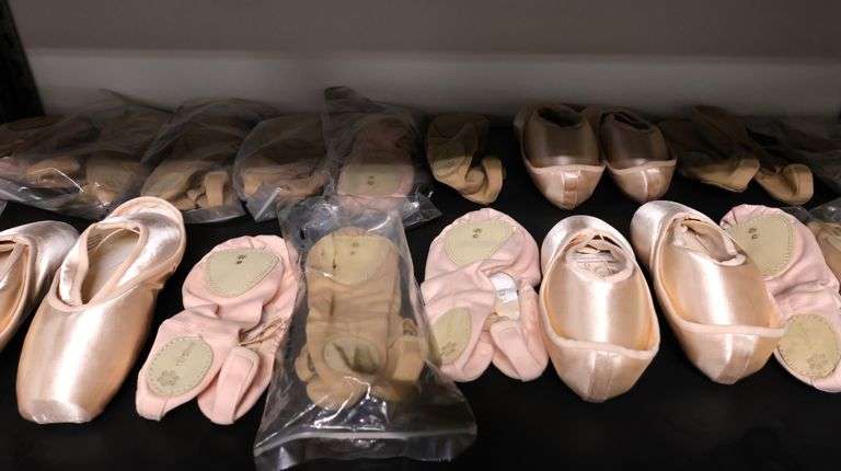 Lot of New Ladies Slippers - Dixon's Auction at Crumpton