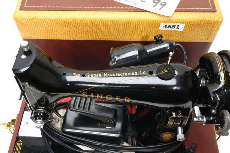 Vintage Singer Model 99 Sewing Machine with Case - Dixon's Auction at ...