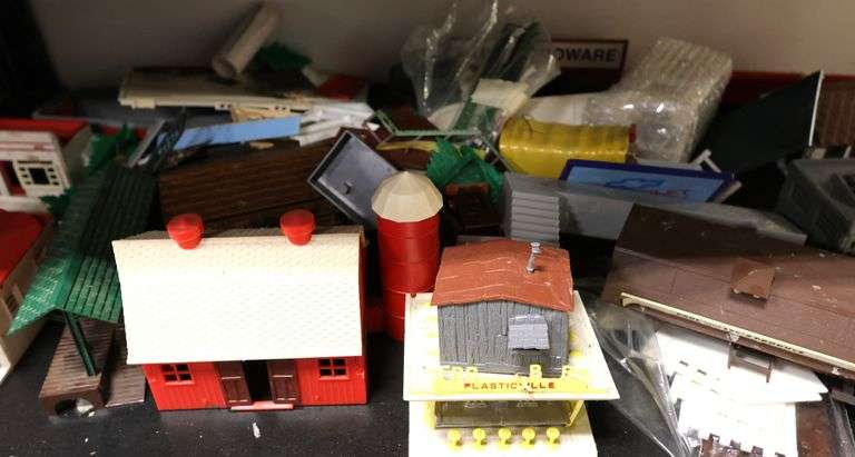 Collection of Vintage Model Railroad Train Set Buildings & Accessories ...