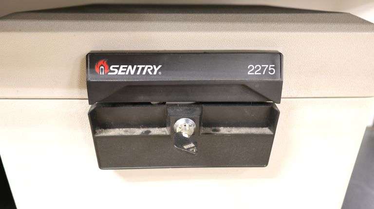Sentry Fire 2275 Safe & Key - Dixon's Auction at Crumpton