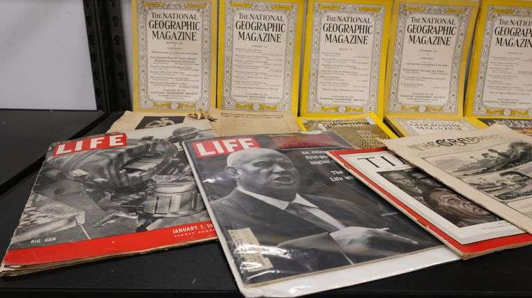 Lot of Vintage National Geographics & Life, Time, People Magazines ...