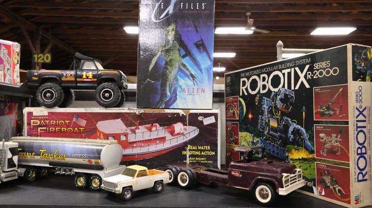 Lot Vintage Toy Trucks By Tonka, Nylint & Buddy L, Robotix, X-Files ...