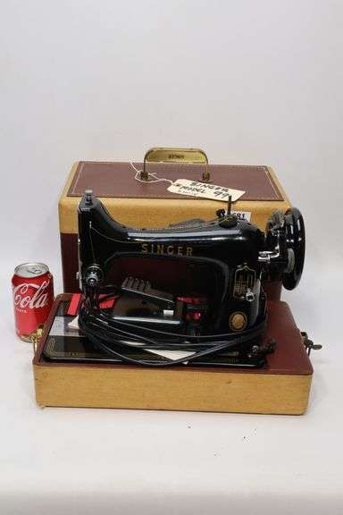 Vintage Singer Model 99 Sewing Machine with Case - Dixon's Auction at ...