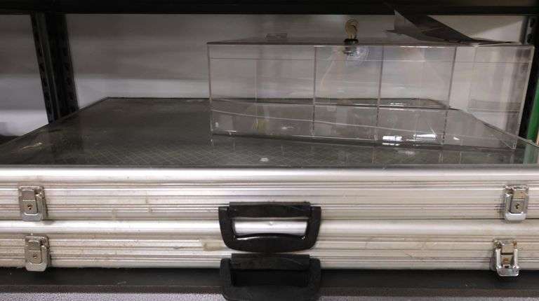 Lot of Table Top Display Cases - Dixon's Auction at Crumpton