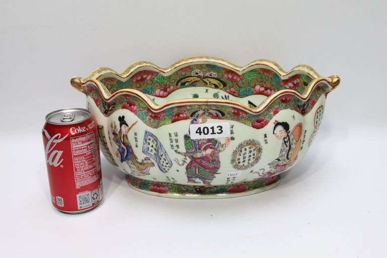 Chinese Famille Rose Porcelain Center Bowl - Dixon's Auction at Crumpton