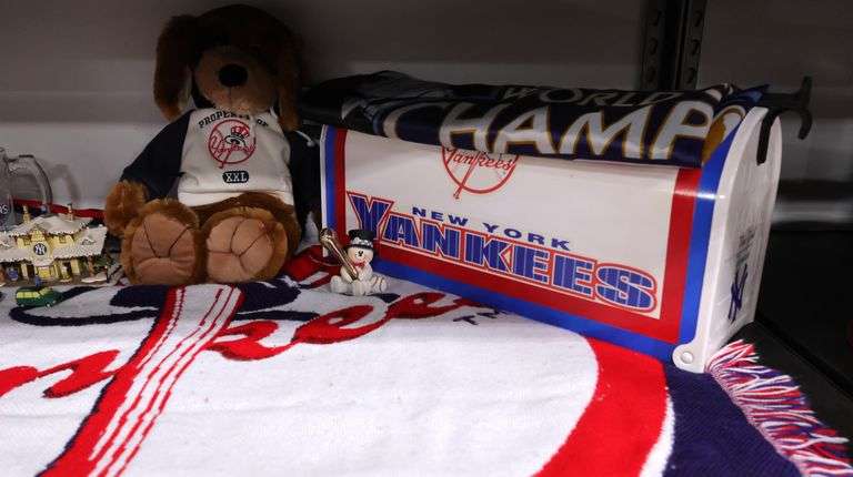Lot of NY Yankees Baseball Memorabilia - Dixon's Auction at Crumpton