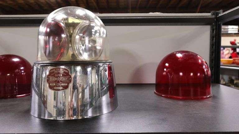 Vintage Emergency Vehicle Beacon Ray Siren / Signal Light + Red Domes ...