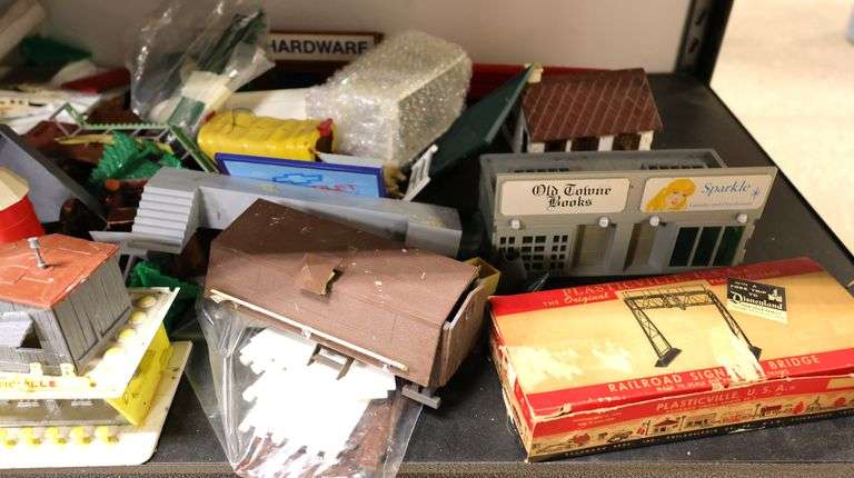 Collection of Vintage Model Railroad Train Set Buildings & Accessories ...