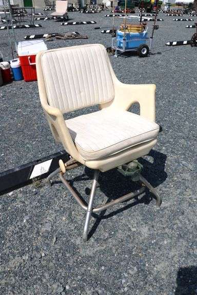 Vintage Fighting Chair - Dixon's Auction at Crumpton