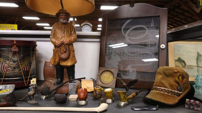 Lot Vintage Estate Pipes, Pipe Case, Old Salt Sea Captain Lamp ...