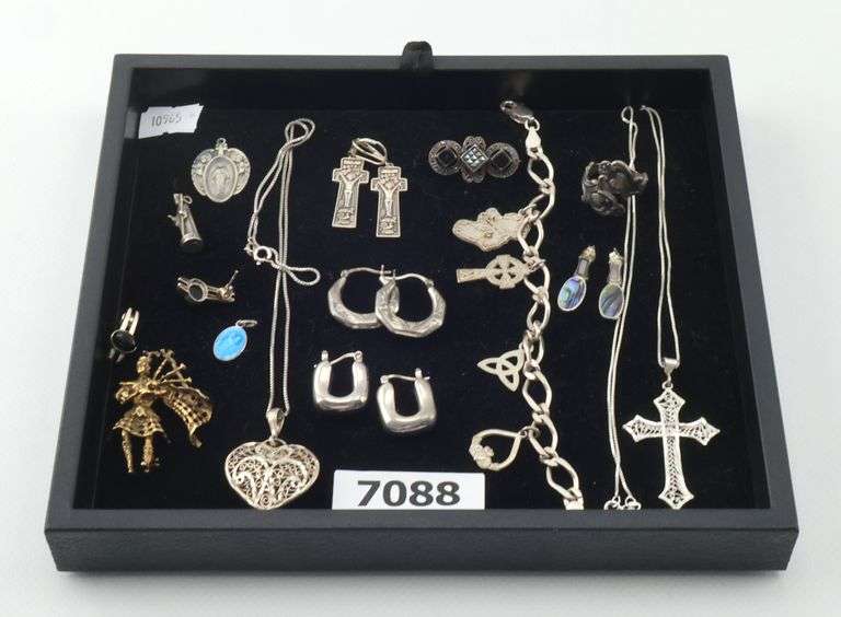 Sterling Silver Jewelry Lot - Dixon's Auction at Crumpton