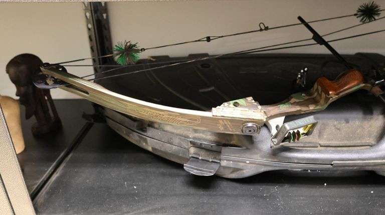 Mathews Compound Bow & Hard Case - Dixon's Auction at Crumpton