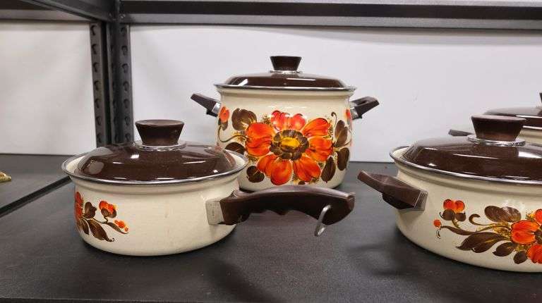 Lot of Italian Moneta Cookware, Pots & Pans - Dixon's Auction at Crumpton