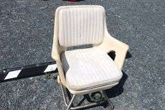 Vintage Fighting Chair - Dixon's Auction at Crumpton