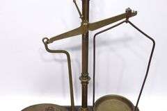 Antique Brass Balance Scale with Weights - Dixon's Auction at Crumpton