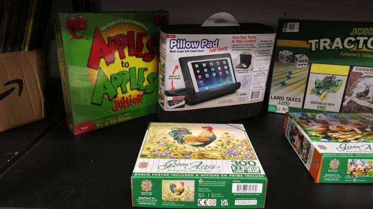 Lot of Puzzles & Games in Boxes - Dixon's Auction at Crumpton