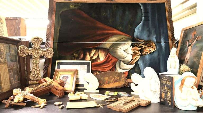 Collection of Vintage Religious Decor, Mary Icons, Jesus Painting Etc ...