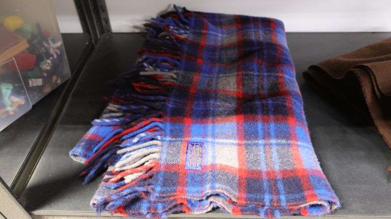 Pendleton & Galleries Deu Blankets - Dixon's Auction at Crumpton
