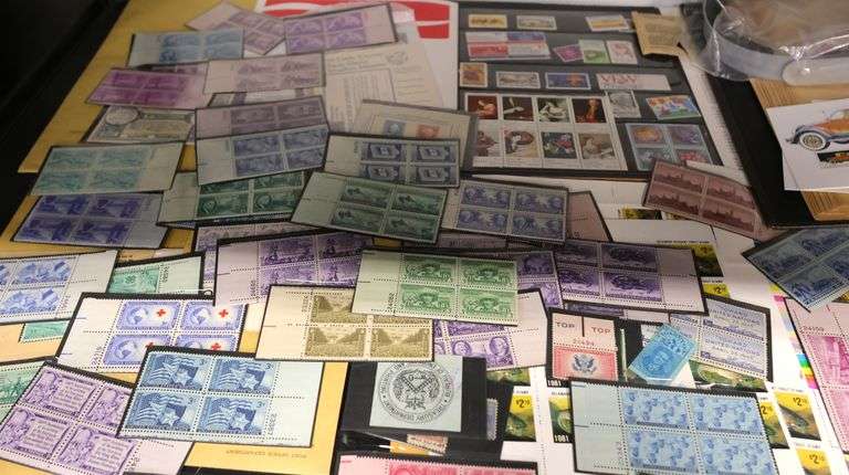 Lot of Vintage . Antique Postage Stamps - Dixon's Auction at Crumpton