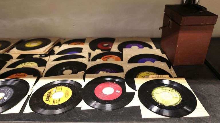 Lot of Vintage 45 Records - Dixon's Auction at Crumpton