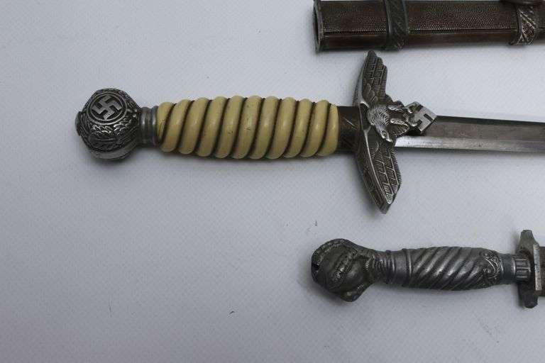 (2) Reproduction Daggers - Dixon's Auction at Crumpton