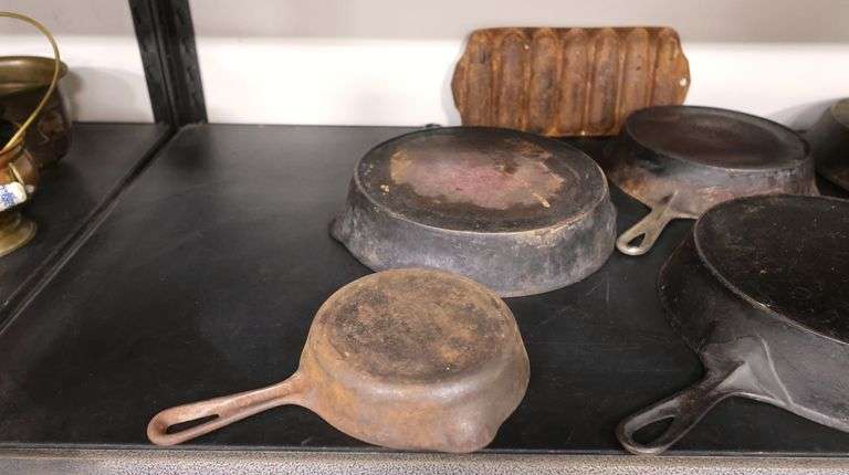Lot of Vintage / Antique Cast Iron Skillets & Cornbread Pan - Dixon's ...