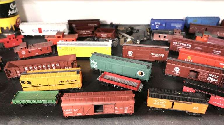 Lot of Model Railroad Train Cars - Dixon's Auction at Crumpton