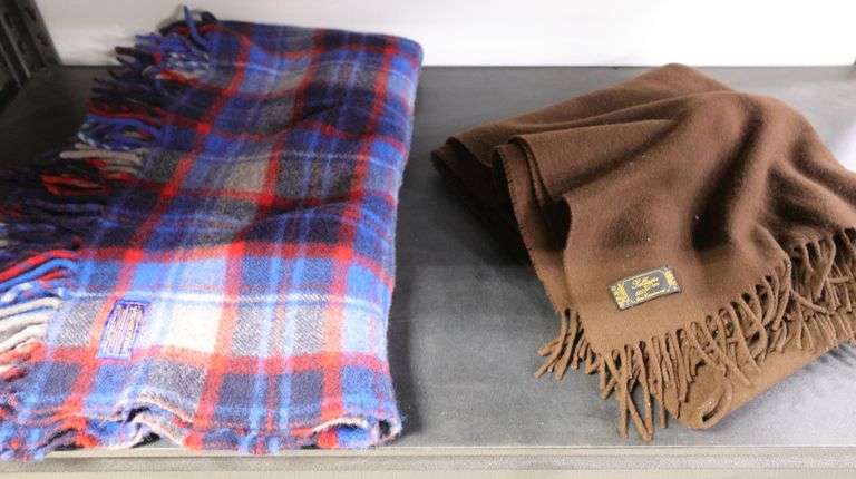 Pendleton & Galleries Deu Blankets - Dixon's Auction at Crumpton