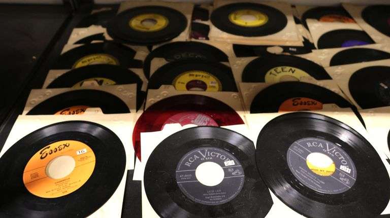 Lot of Vintage 45 Records - Dixon's Auction at Crumpton