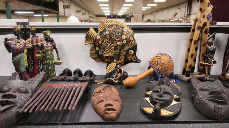 Lot of Wood Carved Ethnographic Masks, Figures, Fish, Giraffe Etc ...