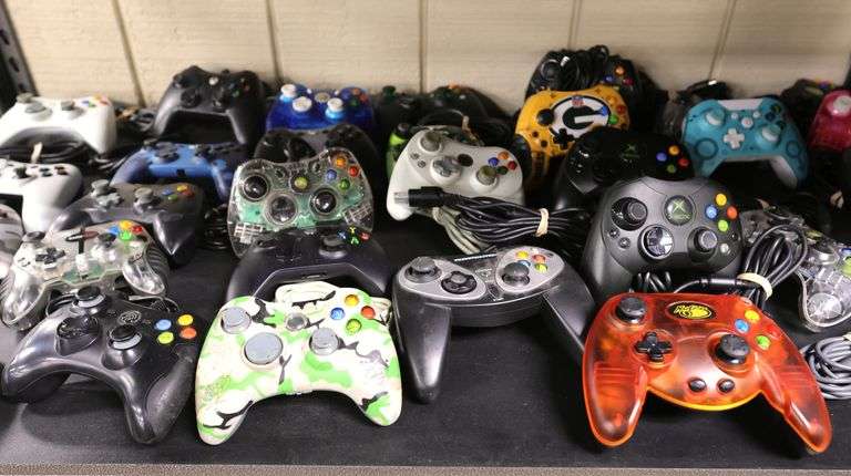 Lot of Gaming Controllers - Dixon's Auction at Crumpton