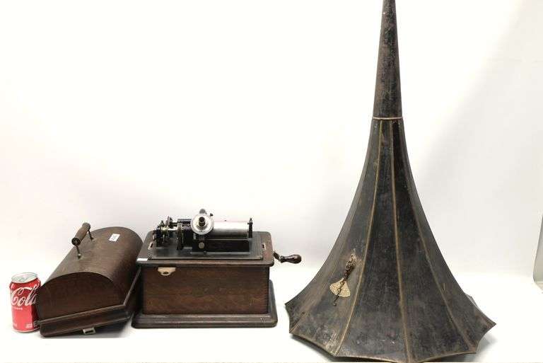 Edison Model D Oak Cased Phonograph with Horn - Dixon's Auction at Crumpton