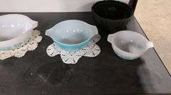 Lot of Vintage Pyrex Style Bowls, Bundt Cake Pan - Dixon's Auction at ...