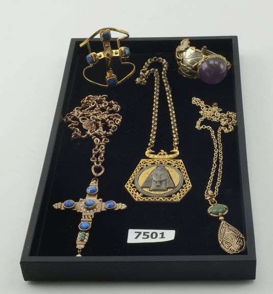 1 Tray Assorted Interesting Costume Jewelry - Dixon's Auction at Crumpton