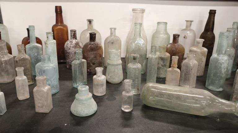 Collection of Antique Bottles - Dixon's Auction at Crumpton