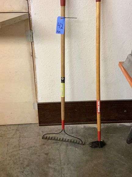 Metal rack and hoe both with wood handles - Diamond G Auctioneers